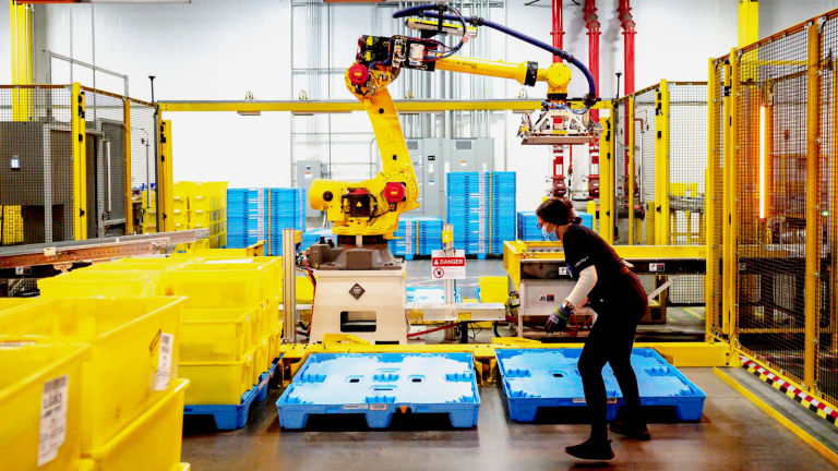 An In-Depth Guide to Amazon Supply Chain Management in 2025